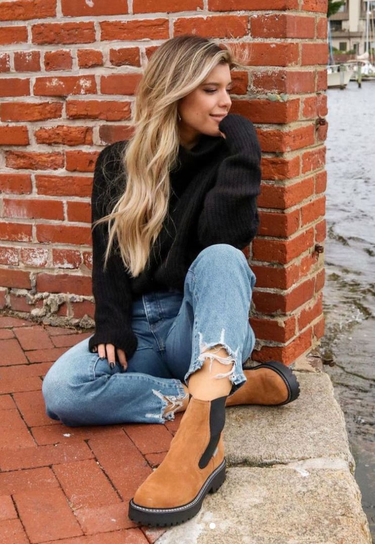 Turtleneck Casual - Just Classically Cassidy